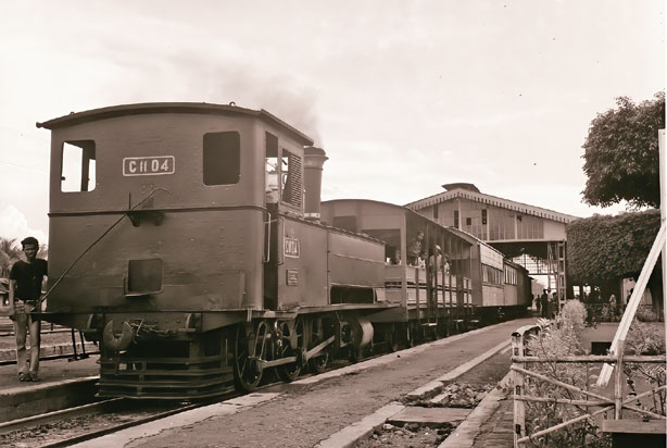 Power Parade Gold - C11 Tank Locomotive