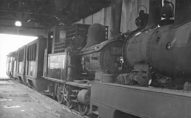 Power Parade Gold - C14 Tank Locomotive