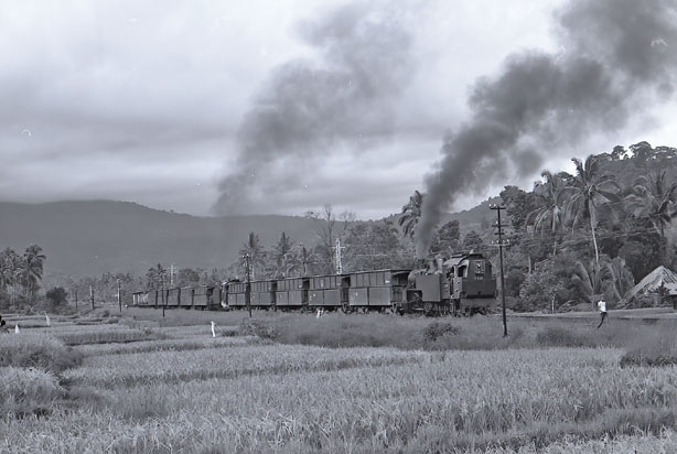 Power Parade Gold - E10 Rack Tank Locomotives